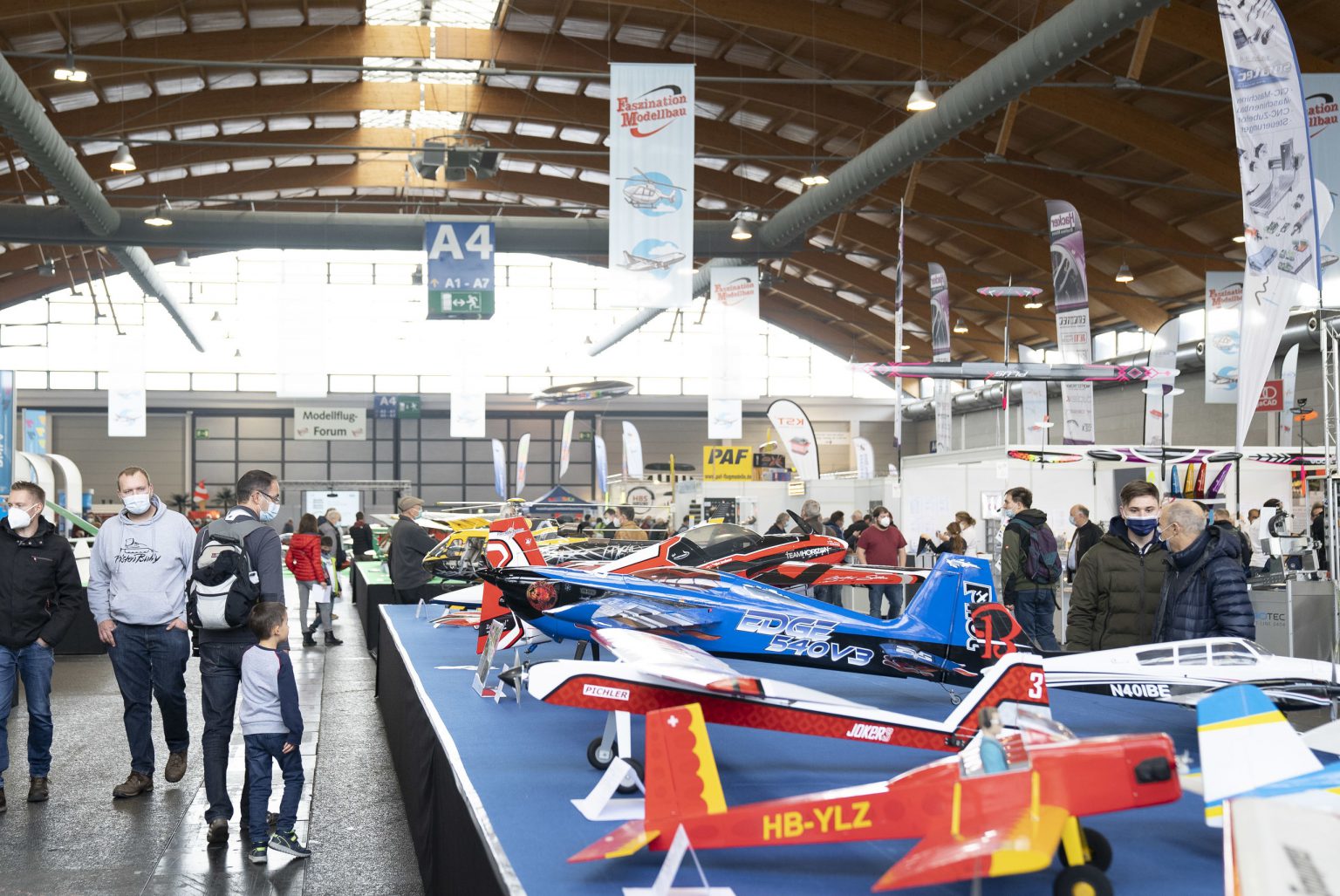 Faszination Modellbau Friedrichshafen 2022 | Deutscher Modellflieger ...